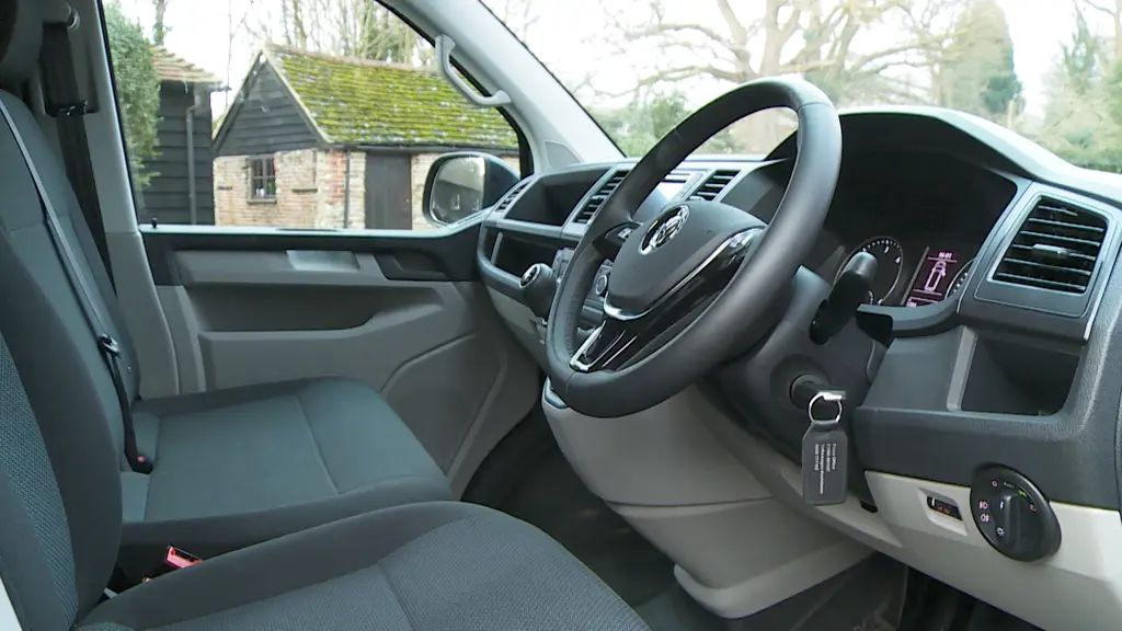 Volkswagen Transporter Shuttle Minibus T32 SWB Diesel 2.0 TDI 110PS S ...